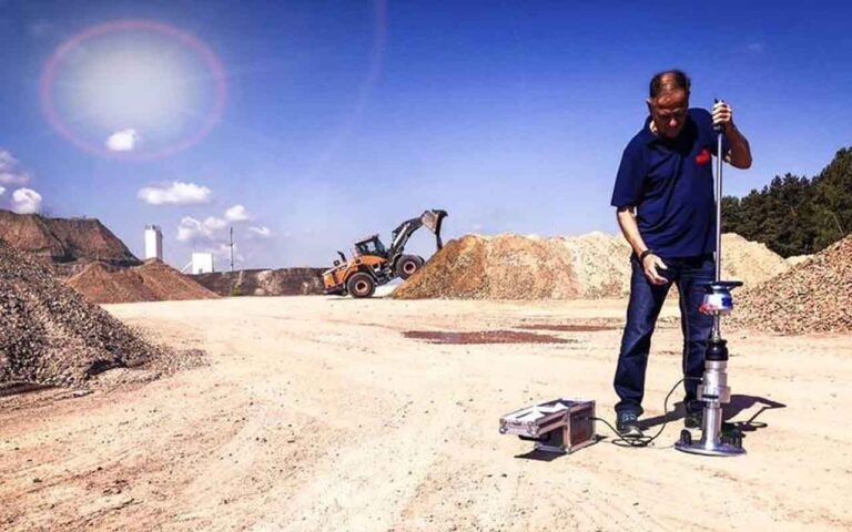 Dynamic CBR using Zorn ZFG Light Weight Deflectometers - Avantech ...