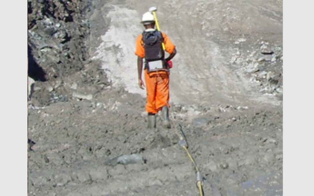 GV7 Low frequency GPR with Snake Anetenna - Avantech Engineering ...